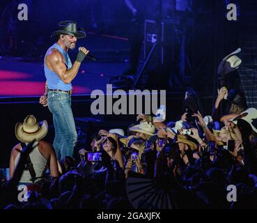 George, USA. 30th July, 2021. SInger Lindsay Ell performs during night ...