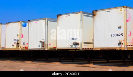 Trailers at docking stations of a distribution center waiting to be ...