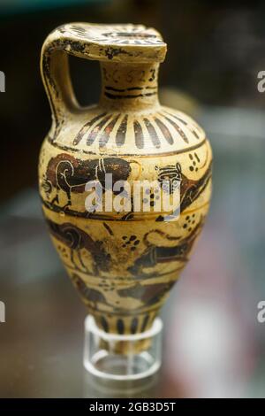 Aryballos (flask) piriformis of the transitional proto-Corinthian (640 ...
