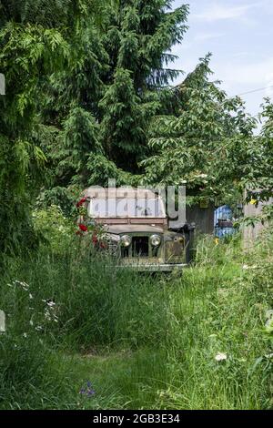 Broken down Land Rover in Sierra Leone Stock Photo - Alamy