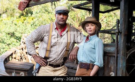 Jungle Cruise Emily Blunt & Dwayne Johnson Stock Photo - Alamy
