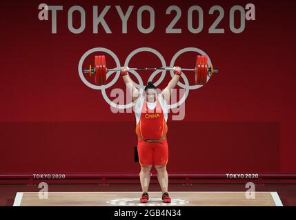 China's Wenwen Li in the Women's +87kg Group A Weightlifting at Tokyo ...