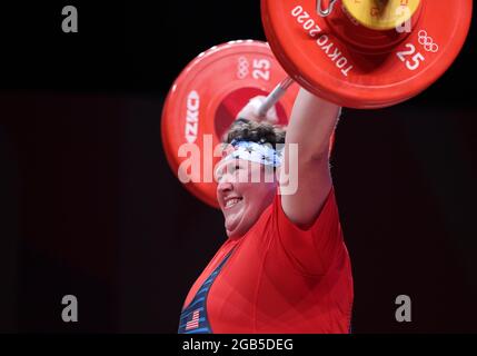 Sarah Elizabeth Robles of the United States competes in the women's ...