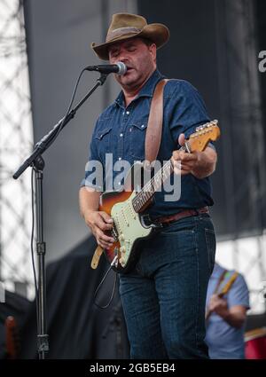 SInger Randy Houser performs during day three of the Watershed Music ...