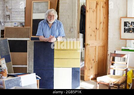 GEOFFREY JAMES LEFEVER ARTIST UK Stock Photo - Alamy