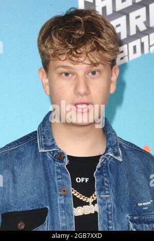 Justin Roberts at Nickelodeon's 2019 Kids' Choice Awards held at Galen ...