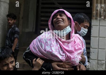 family members crying over death Stock Photo - Alamy