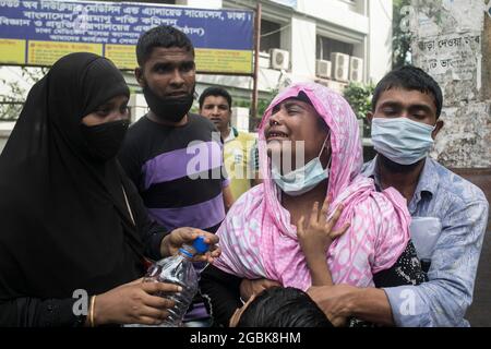 family members crying over death Stock Photo - Alamy