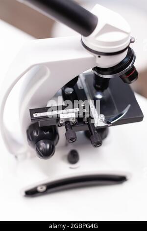 drugs under the microscope Stock Photo - Alamy