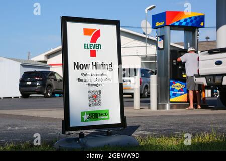 A now hiring sign seen at a 7-Eleven convenience store Stock Photo - Alamy