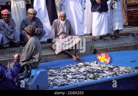 Selling fresh fish in Khasab, Musandam Peninsula, Oman Stock Photo - Alamy