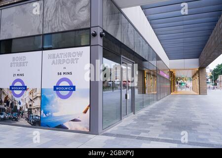 The New Elizabeth Line, at Reading Rail Station, Reading, Berkshire ...