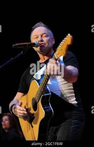 Nick van Eede (Cutting Crew) und Max Giesinger live bei der 30. Night ...