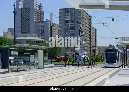 Paris, moderne Straßenbahn Porte de Choisy-Orly, Linie T9 // Paris ...