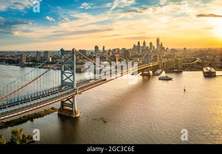 Aerial view of Ben Franklin Bridge and Philadelphia skyline Stock Photo ...