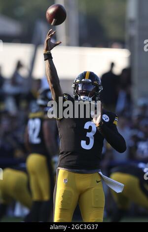 Pittsburgh Steelers' Dwayne Haskins (3) in action during a pre-season ...