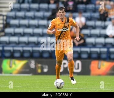 Jacob Greaves of Hull City runs through the Cardiff City defence during ...