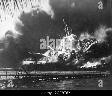 USS Shaw, Pearl Harbor, December 7, 1941 Stock Photo - Alamy
