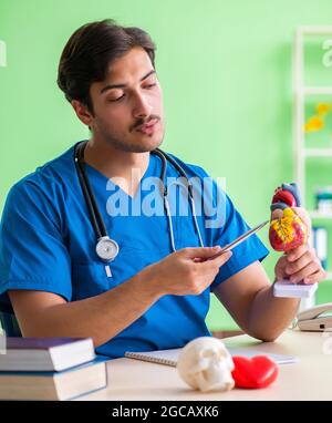 The doctor student explaining heart problems Stock Photo - Alamy