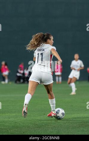 Sofia Huerta (11 OL Reign) against Lindsey Horan (10 Portland Thorns ...