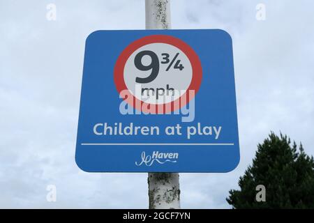 A 4MPH speed limit sign on the bank of a river Stock Photo - Alamy
