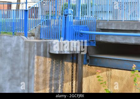 Historic mechanism for raising and lowering the lock gates for flood ...