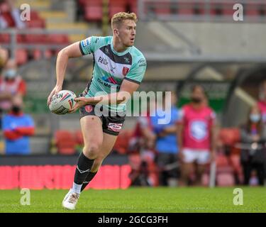 Leigh, UK. 08th Aug, 2021. Mikey Lewis (20) of Hull KR runs forward ...