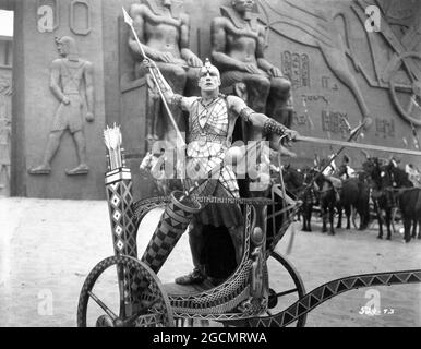 THE TEN COMMANDMENTS, Charles de Roche as Pharaoh Rameses II, 1923 ...