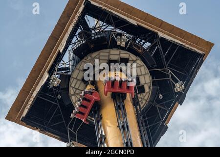 Hurakan Condor 330 foot tall Intamin Drop Tower , PortAventura World ...