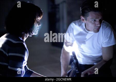 ETHAN HAWKE, LENA HEADEY, THE PURGE, 2013 Stock Photo - Alamy