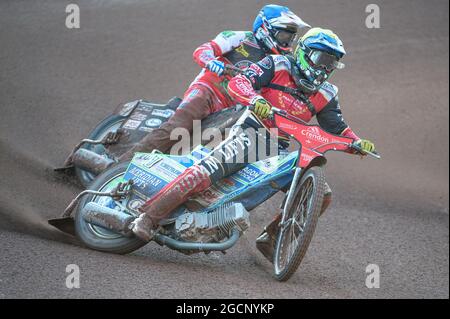 Hans Andersen (Yellow) leads Ricky Wells (Blue) during the SGB ...