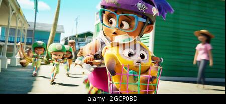 VIVO, from left: Gabi (voice: Ynairaly Simo), Vivo (voice: Lin-Manuel ...