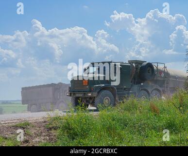 British army Oshkosh 6x6 wheeled tanker Logistic Support & Transport ...