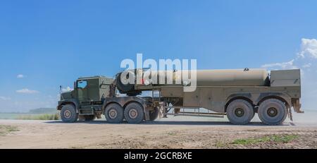 British army Oshkosh 6x6 wheeled tanker Logistic Support & Transport ...