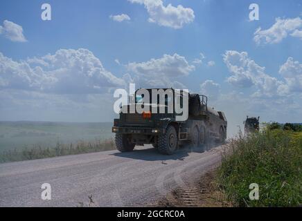 British army Oshkosh 6x6 wheeled tanker Logistic Support & Transport ...