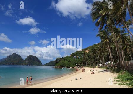 PALAWAN, PHILIPPINES - DECEMBER 1, 2017: People enjoy island hopping ...
