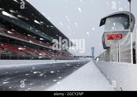 Snow falls at the ciruiit. Formula One Testing, Day 3, Wednesday 28th ...