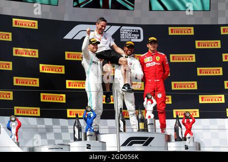 (L to R): Nathan Divey (GBR) Mercedes AMG F1 No1 Mechanic celebrates on ...
