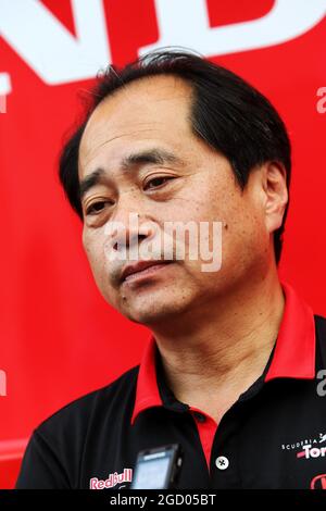 (L to R): Toyoharu Tanabe (JPN) Honda Racing F1 Technical Director and ...