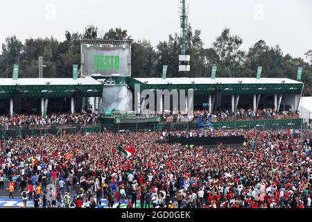 DJ Tiesto (NLD) on the podium. Mexican Grand Prix, Sunday 27th October ...