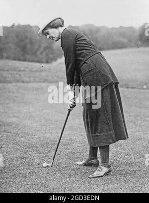 Vintage Golf: Miss Elsie Patterson, full-length portrait, standing ...