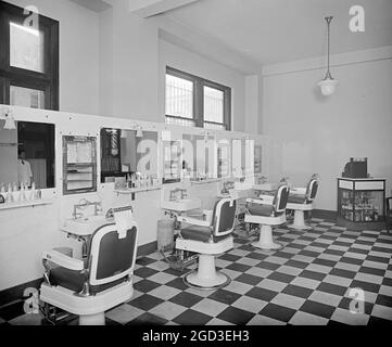 Barber Shop early 1900s Stock Photo - Alamy