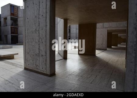 A fountain at the Salk Institute for Biological Studies in La Jolla ...