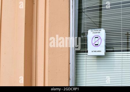 Cell Phone Free Zone Sign no distractions outdoors Stock Photo - Alamy