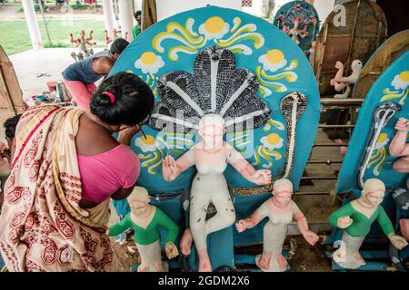 The Serpent Goddess Manasa Stock Photo - Alamy