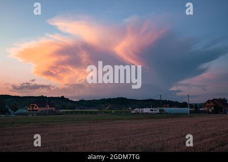 Single Cell Thunderstorm Stock Photo - Alamy