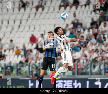 Martin De Roon (Atalanta) and Weston Mckennie (Juventus Fc) during the ...