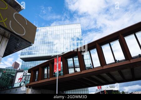 Pedestrian bridge to Westfield Stratford City Shopping Centre ...