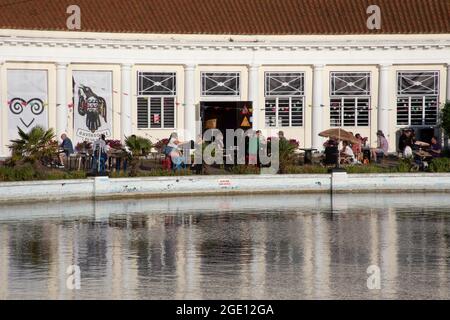 Ravensgate Arms-by-the-Sea, Ramsgate Boating Pool, Ramsgate Kent ...