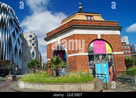 UK, West Yorkshire, Leeds, Eastgate Roundabout Stock Photo - Alamy